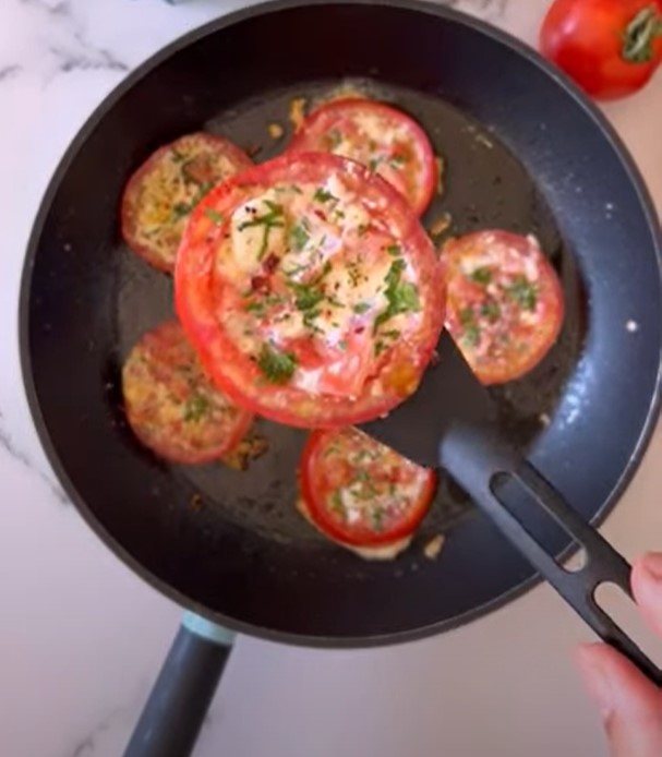Flourless Tomato-Feta ‘Pancakes’ – Tnuva